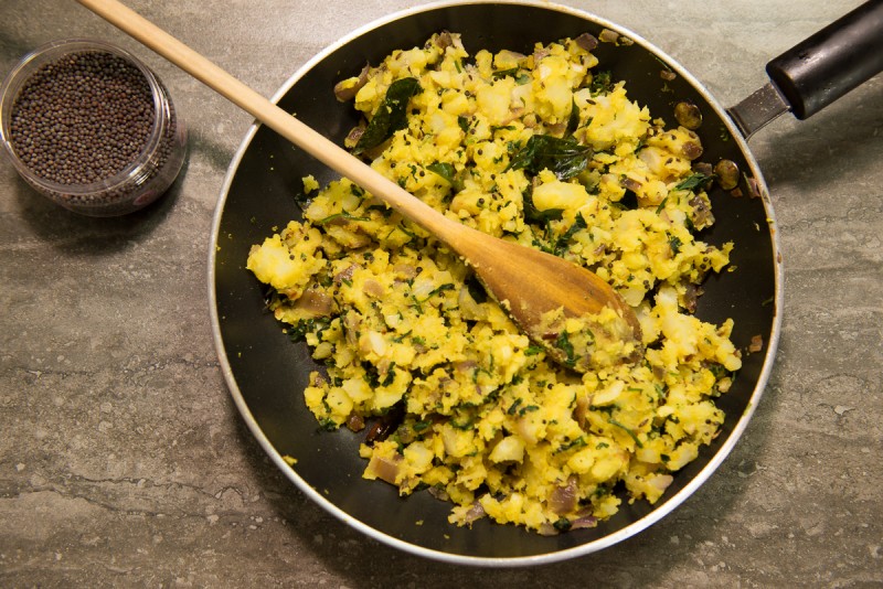 Aloo Bharta Recipe (Indian Spiced Mashed Potatoes) - Pink Chai Living